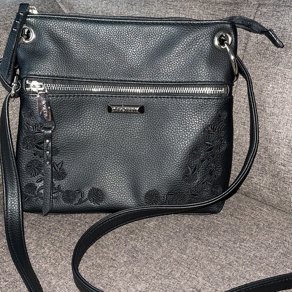 Rosetti | Bags | Rosetti Bodhi Floral Embroidery Mini Crossbody Bag ...